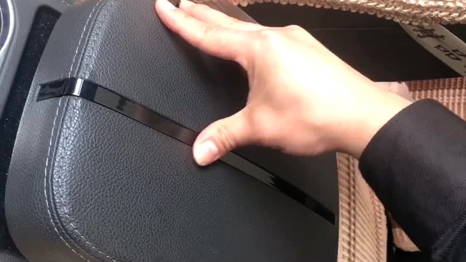 我的小六是手动挡的,他的倒车档在1档边上哦【来自懂车帝车友圈】