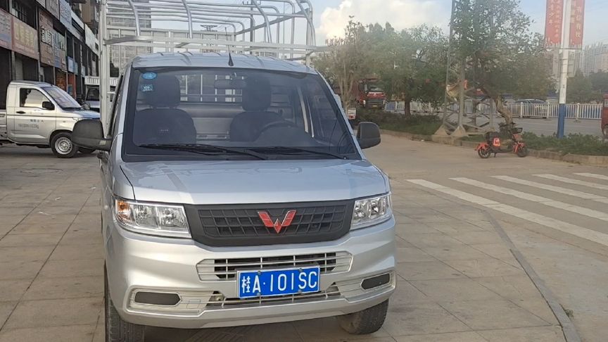 五菱荣光新卡单排仓栏货车