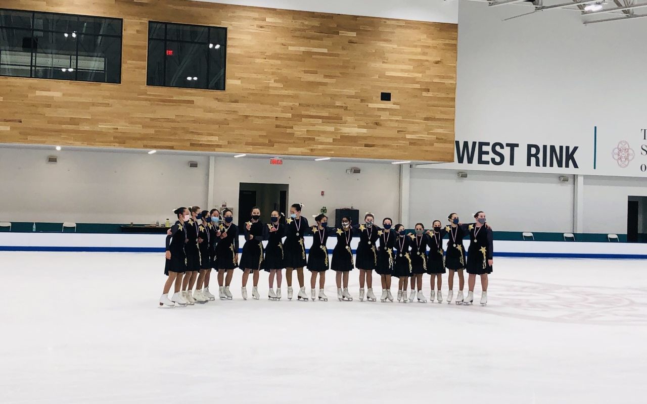 美国初中生的汇报演出-新冠这一年我的滑冰经历中英文字幕视频