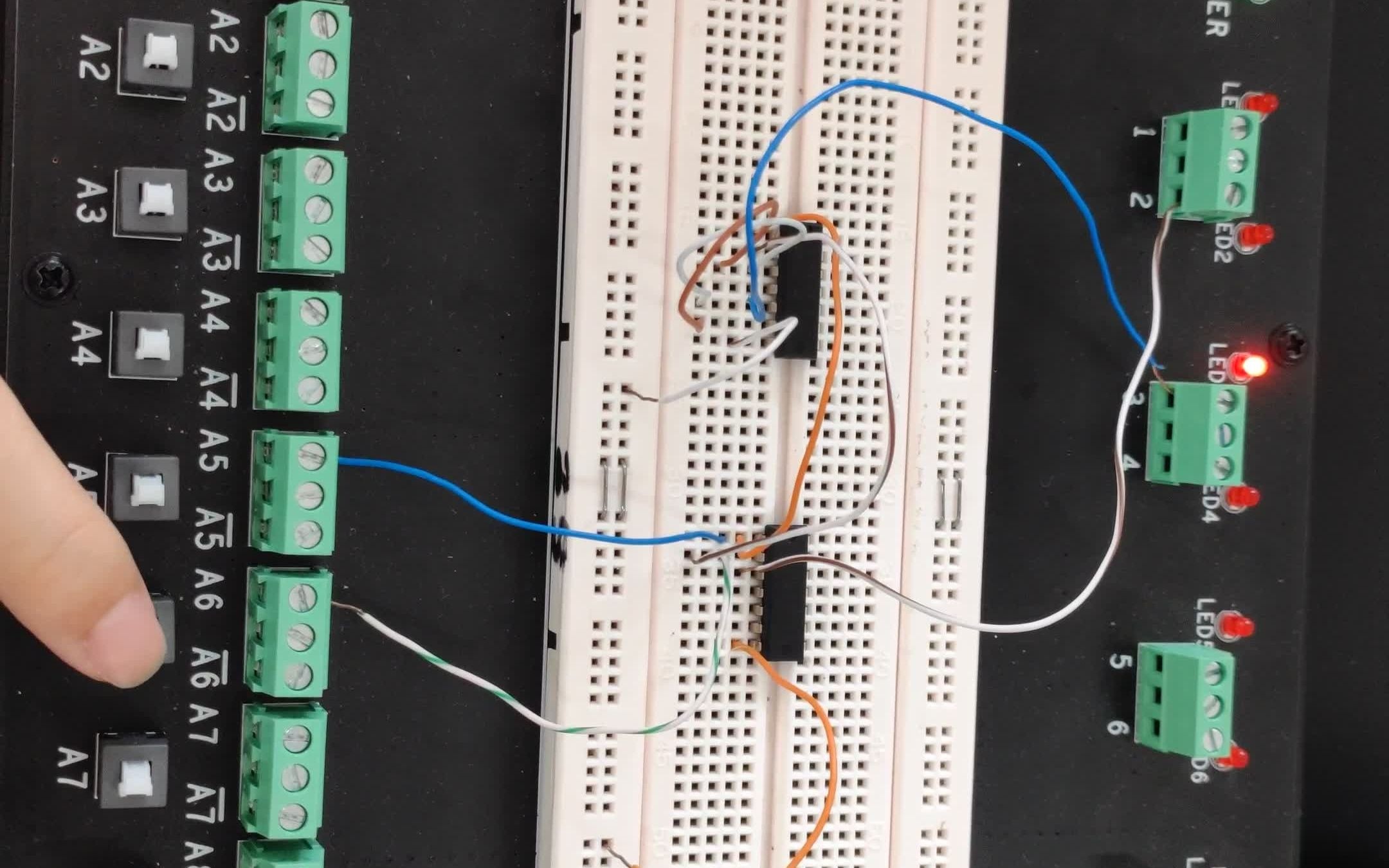 数电实验:组合逻辑电路(半加器)