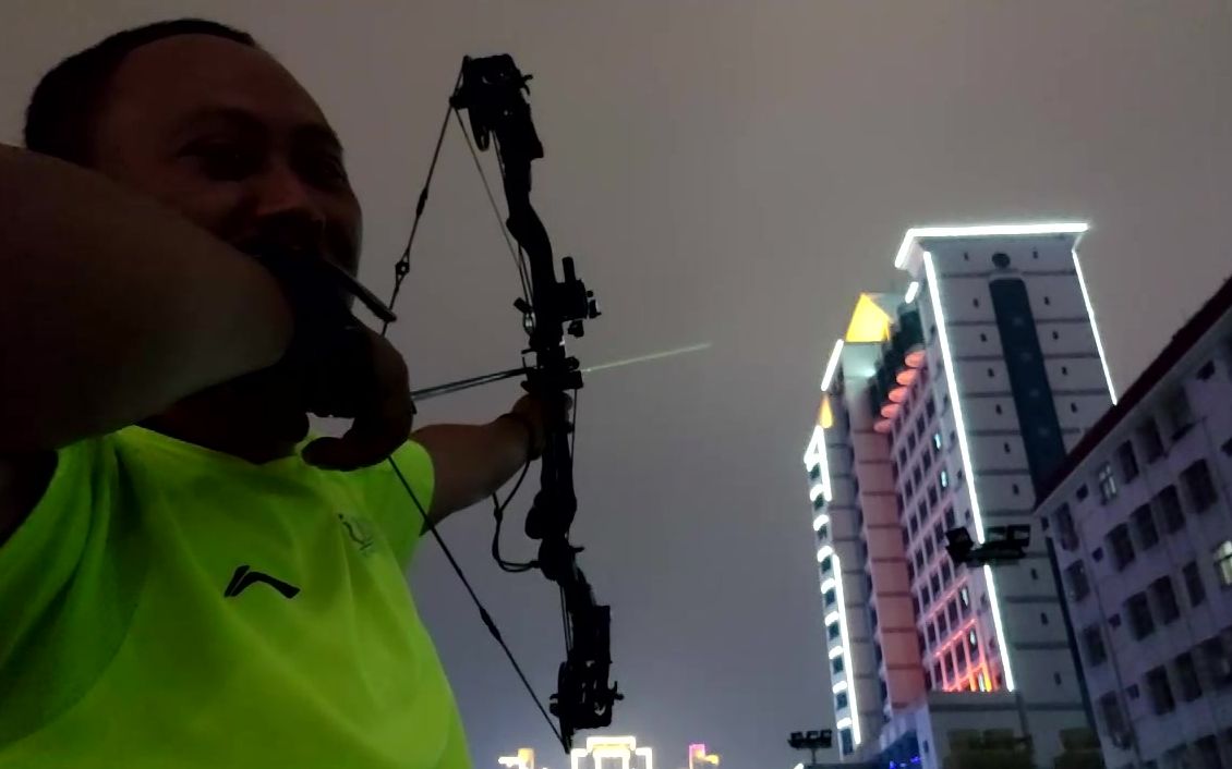 复合弓校准器夜间展示