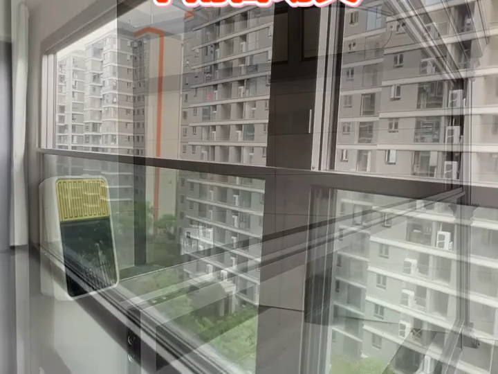 ...好!全开就是开放式阳台,通风视野超棒～搭配隐形防蚊帘,物业也管不着!