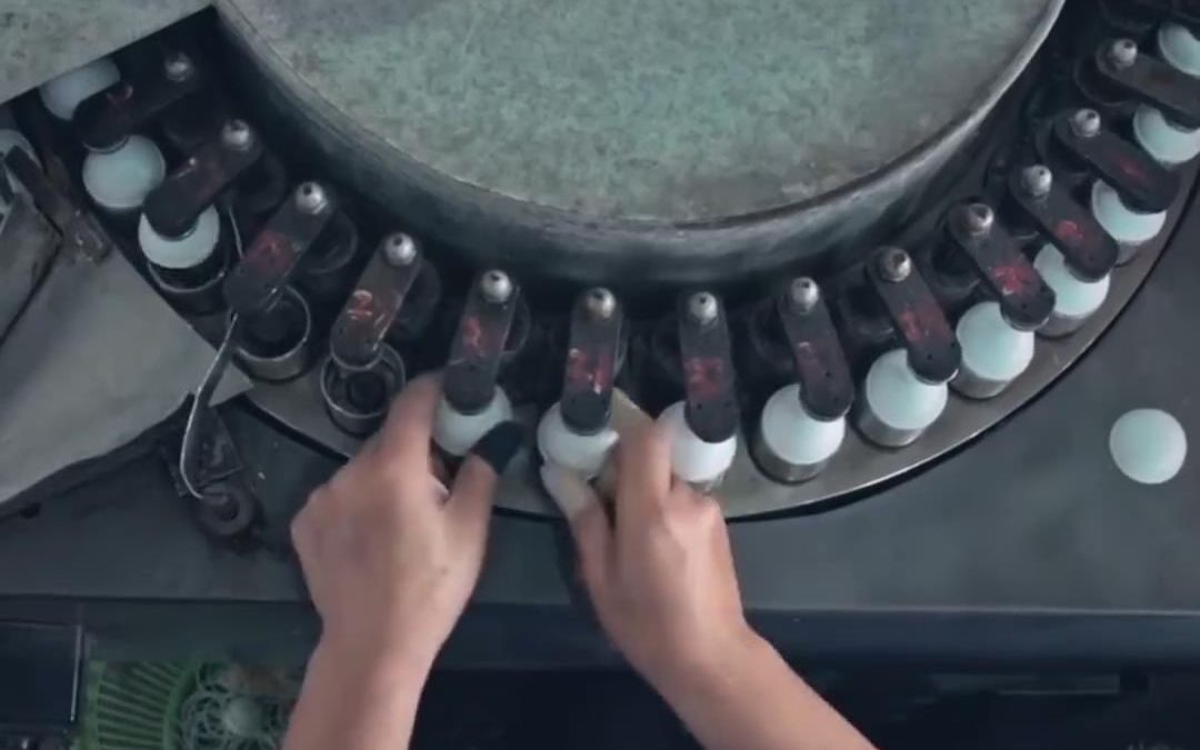 超好玩!64秒看完乒乓球的制作过程