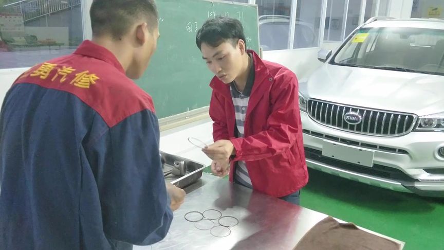 汽修小师傅的成长之路#汽修#活塞环安装