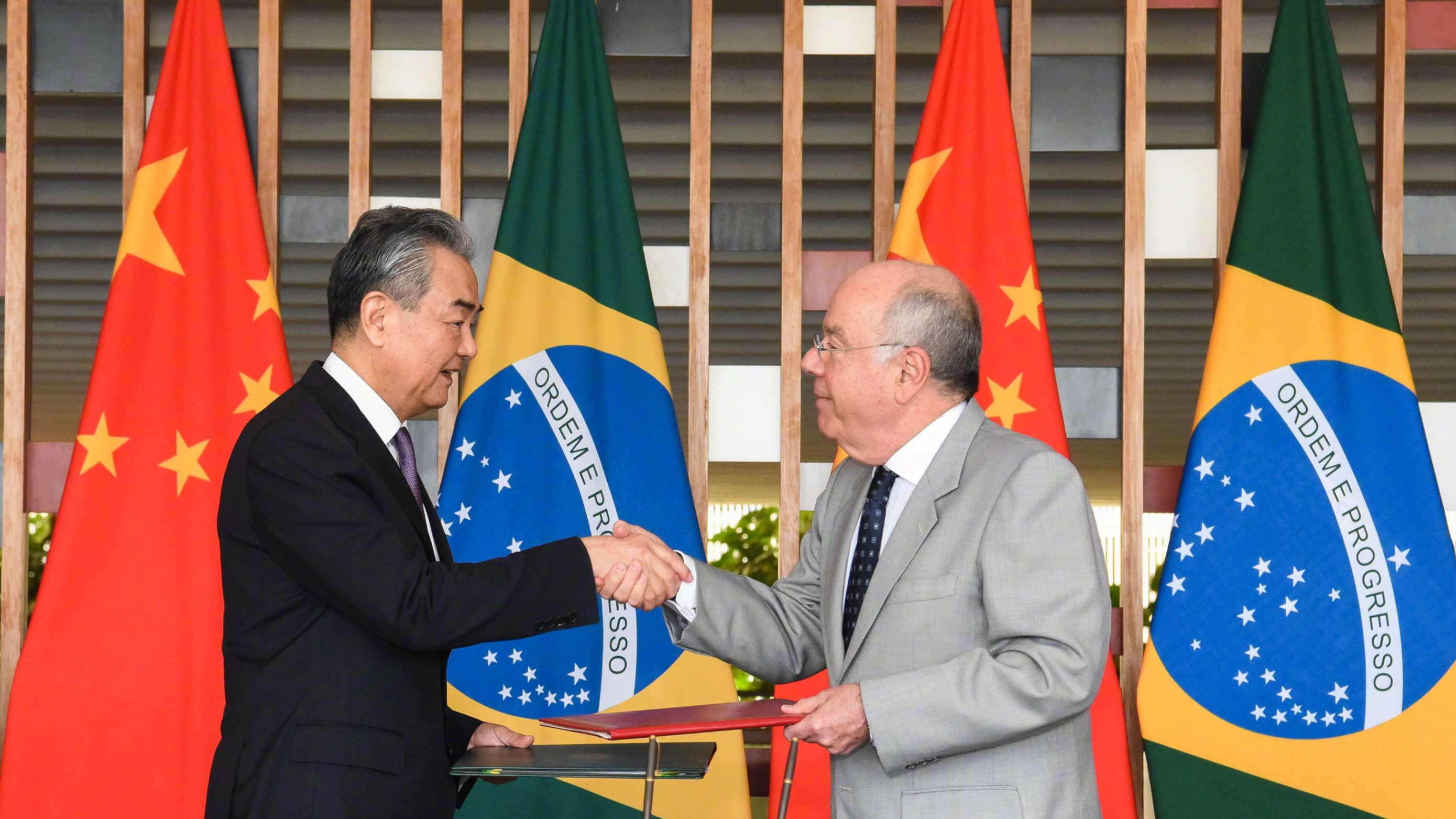 中巴旅行签证有效期自五年延长至十年 便利两国民众往来