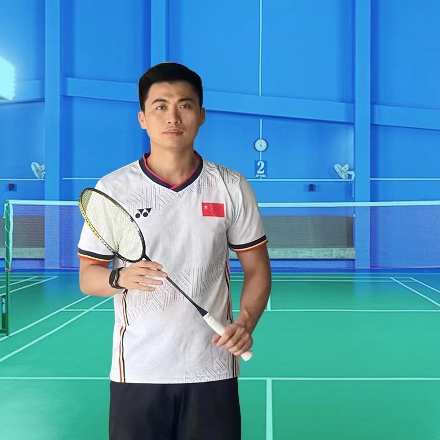 左撇子羽毛球教练