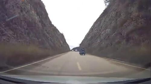 行车记录仪实拍:早知道这样,就不超车了