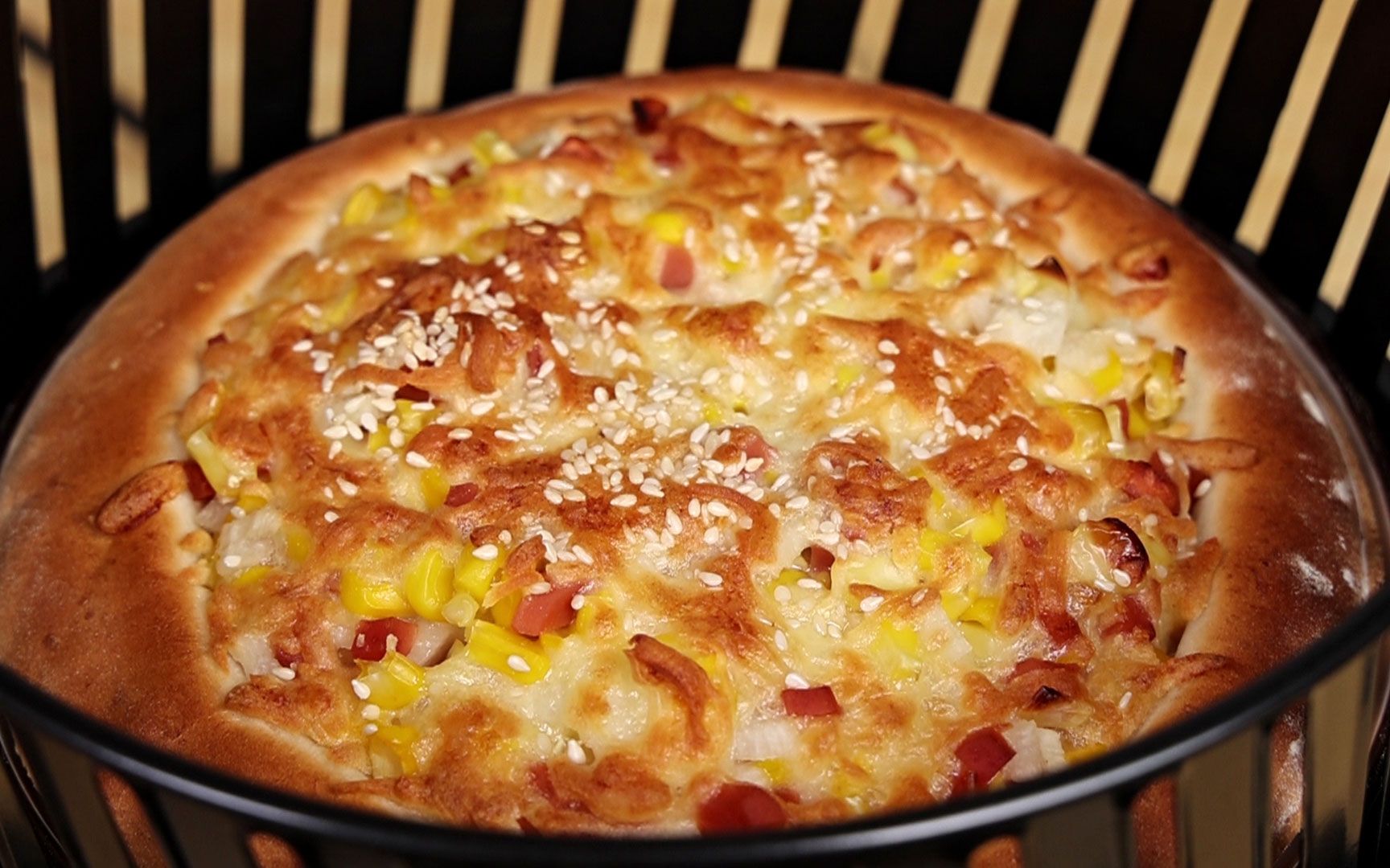 想吃披萨不用买,不用烤箱在家也能做,做法简单,看一遍就会