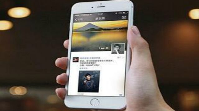 今天才知道,点一下微信这个键,对方朋友圈数据直接显示,太棒了