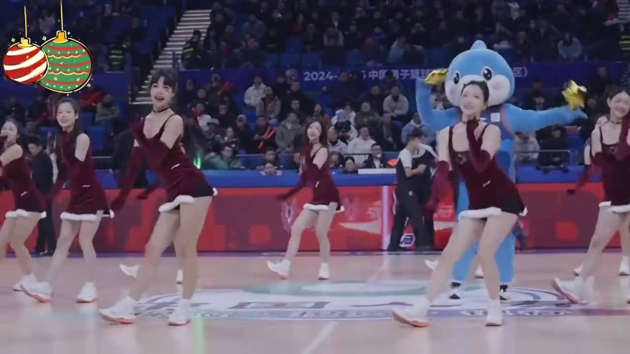 冬季里的运动女孩!四川队啦啦队分享舞蹈:祝大家圣诞快乐!