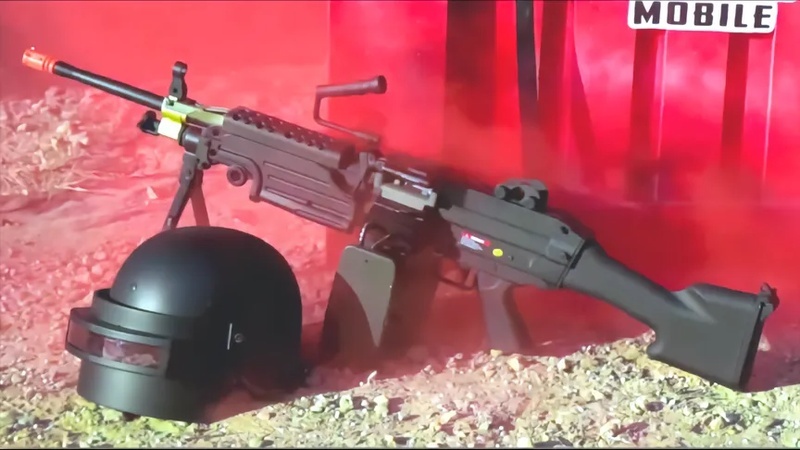真人FPS cs go游戏:空投捡到AWM狙击枪,同时开枪死在一起