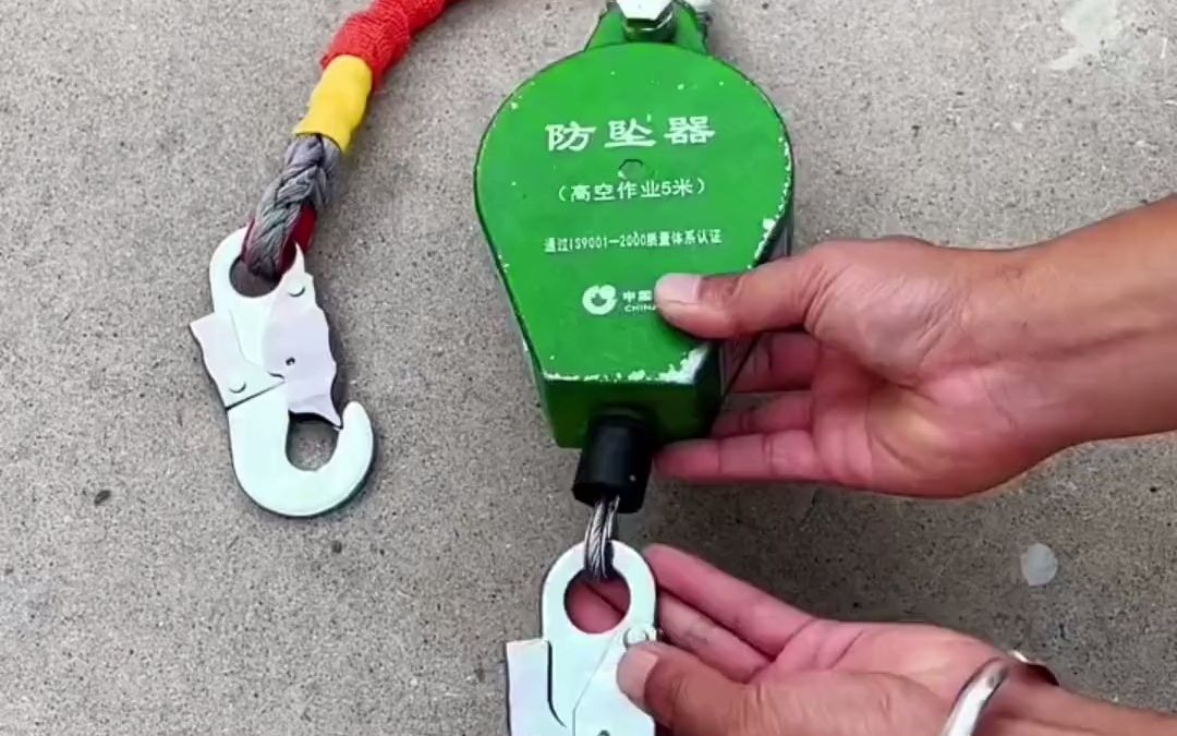 高空作业一定要备上这个防坠器 ,保障安全,心里踏实