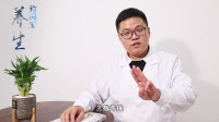 肚脐旁开天枢穴,一次按揉200圈,辅助疏通肠道,改善便秘困扰