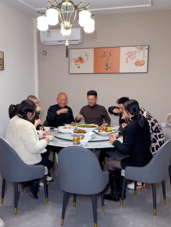...菜招待,这辈子的贵人,2017年还在承包食堂兼职做公众号,很迷茫的时候