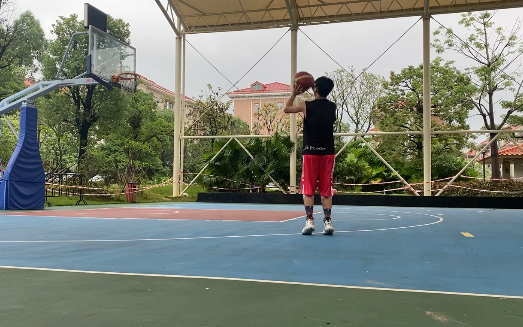 库里一段式三分投篮发力姿势解析