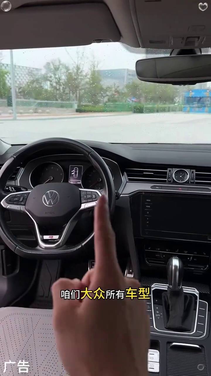 大众全系电动款手机支架,专车专用,电动夹紧,稳固无异响,充电一次可用...