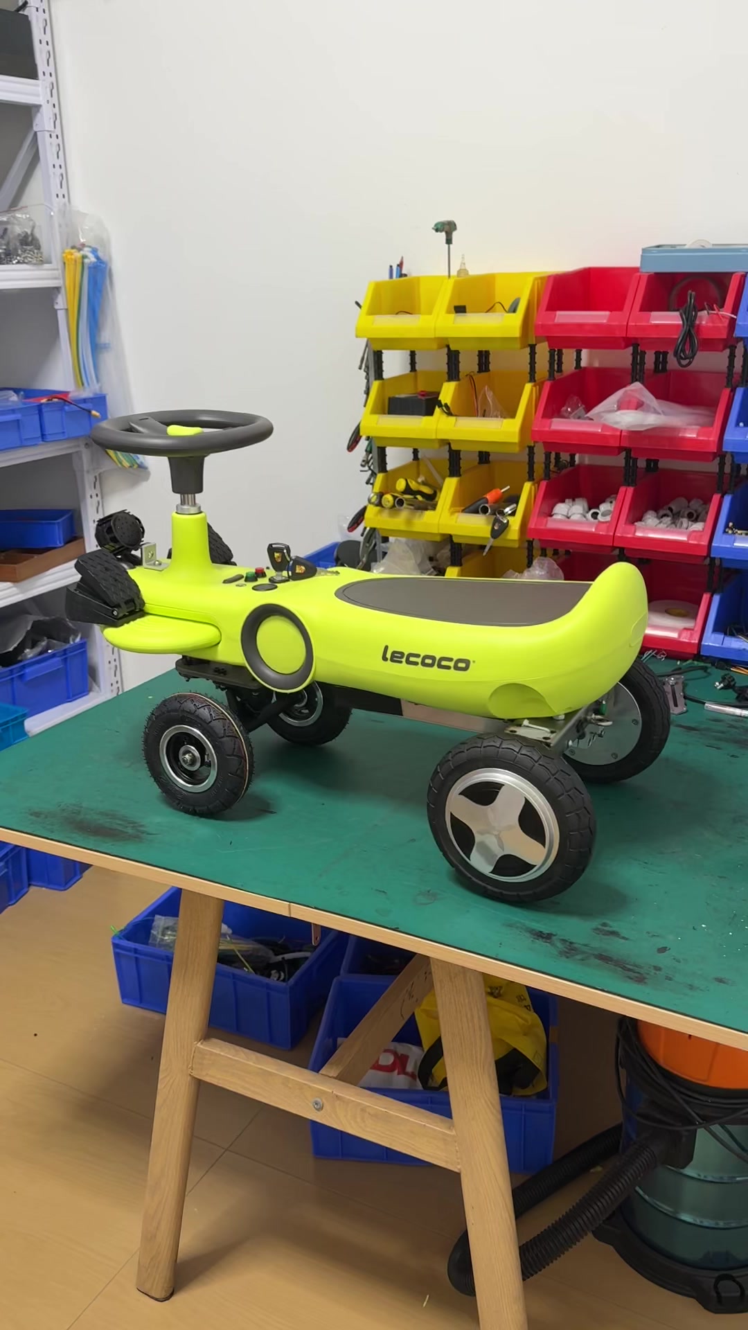 打包一台电动扭扭车,最高35码,四档调速,续航20-30公里,承重220斤...