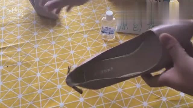 鞋子脚后跟磨脚怎么办?叫你一个小妙招,让你舒舒服服穿鞋子