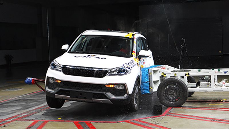 看看猎豹CS9被时速50公里移动车侧面碰撞后会发生什么