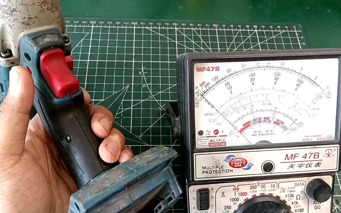 电动扳手没有电池如何使用万用表测试好坏方法讲解