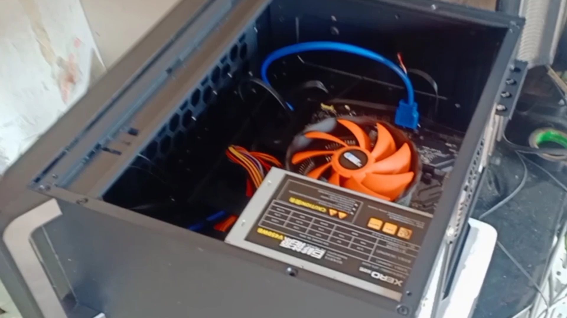 赛扬G5900处理器搭配铭瑄主板h510m,8GB内存,秒杀中等以下游戏