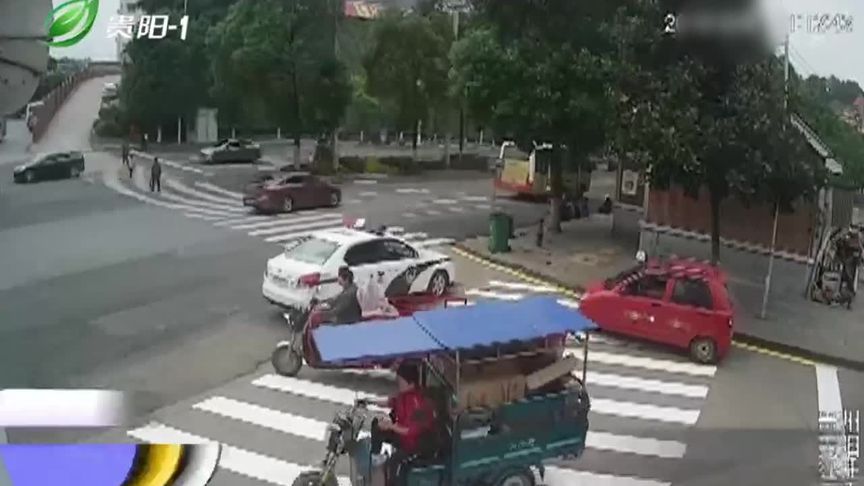 三轮车遇检查,竟逆行逃窜,险些酿成交通事故