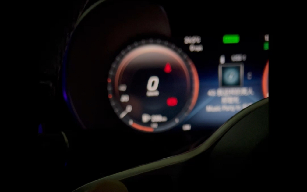 车子ߚ�里藏着三个鼠标ߖ�️ 中控一个带力反馈触摸板鼠标,方向...