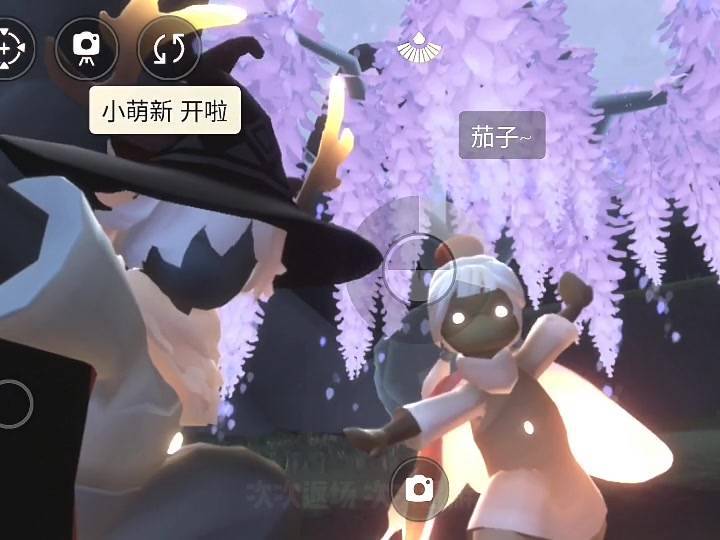 "拍照留念定格我们的画面还是和最重要的人一起啦!"