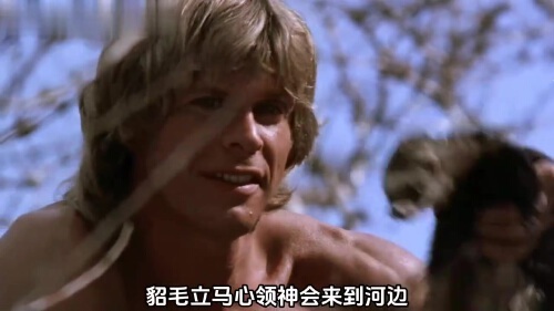 这个男人偷看美女洗澡后,竟然做出这种行为!