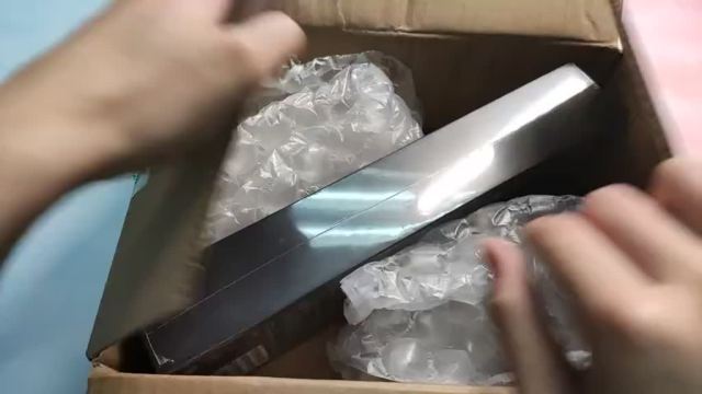 终于到了,小伙开箱小米手表,打开的那一刻确定不是苹果表