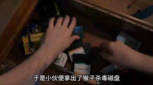 搞笑电脑病毒:小伙电脑中了病毒,竟用猴子杀毒磁盘去抓病毒