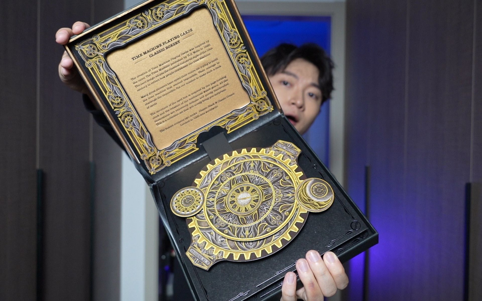 斥资1600元!世界上居然有比我脸还大的齿轮扑克牌?