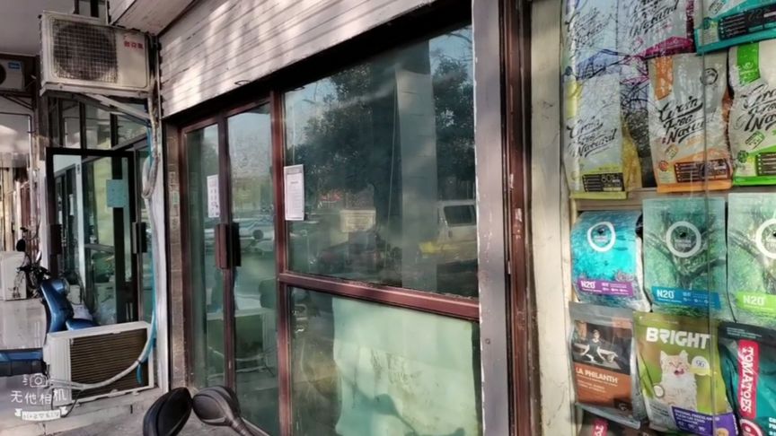 现在要求每家商户消毒量体温填表格,我们都做的很好