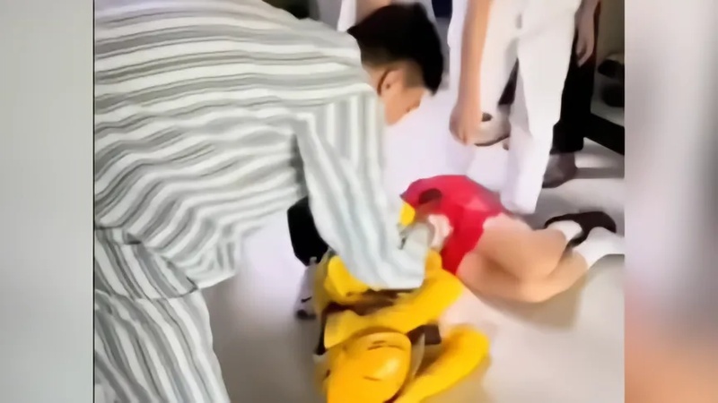 百万网红居然向外卖员吐口水,这也太侮辱人了吧!