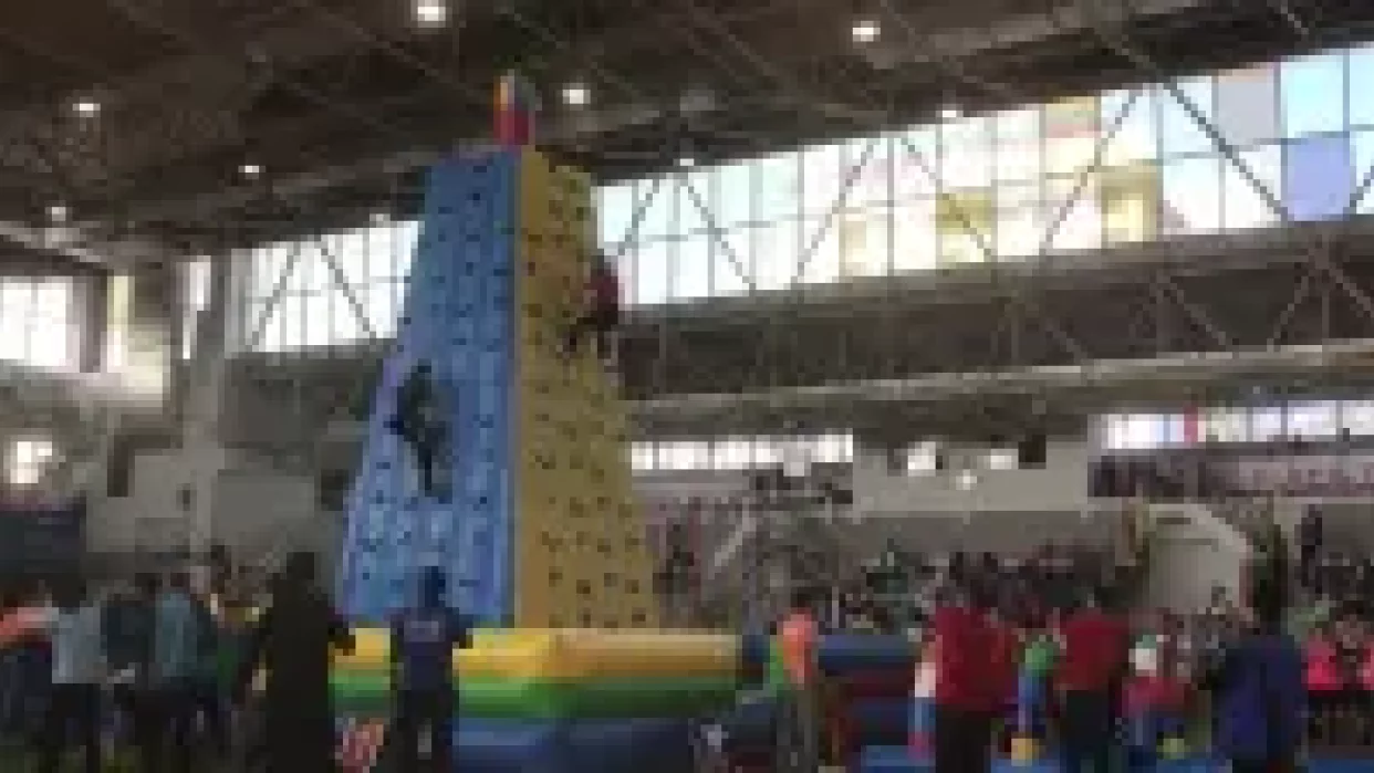 趣味运动会 攀岩气氛互动主持