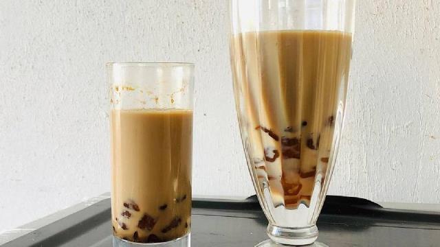 想喝珍珠奶茶不用买,自己在家做,步骤简单,珍珠劲道,奶香浓郁