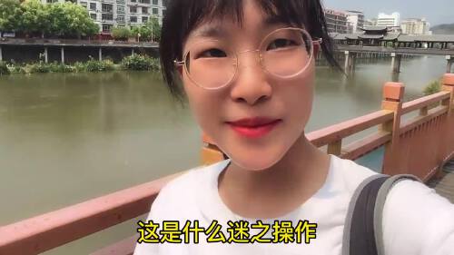 拿身份证去买票,工作人员却拿别人的身份证给我买,什么操作?