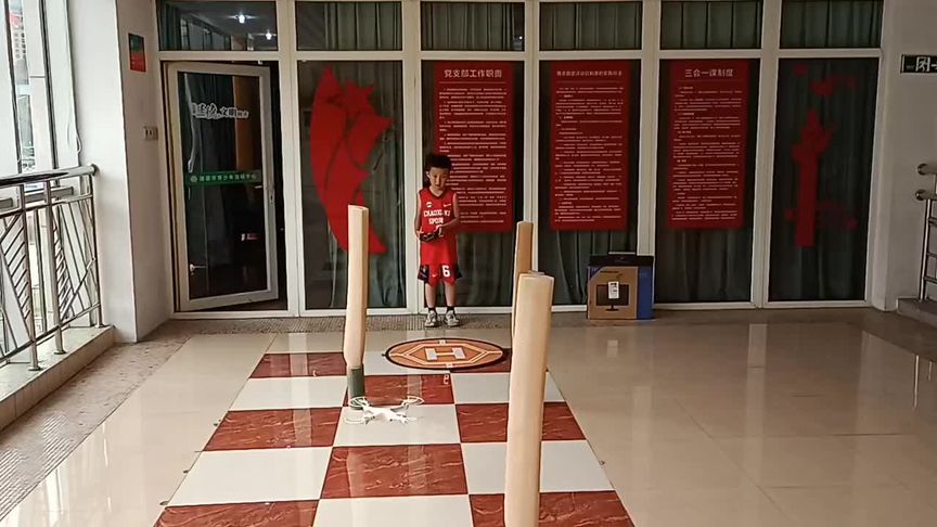 男孩子天生对科技和动手类活动有兴趣些。