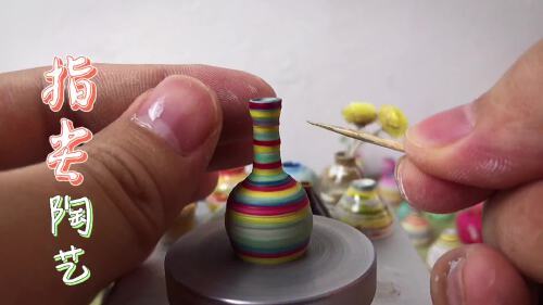 陶艺是用陶泥演绎自己的情感故事或审美的一种艺术表现形式