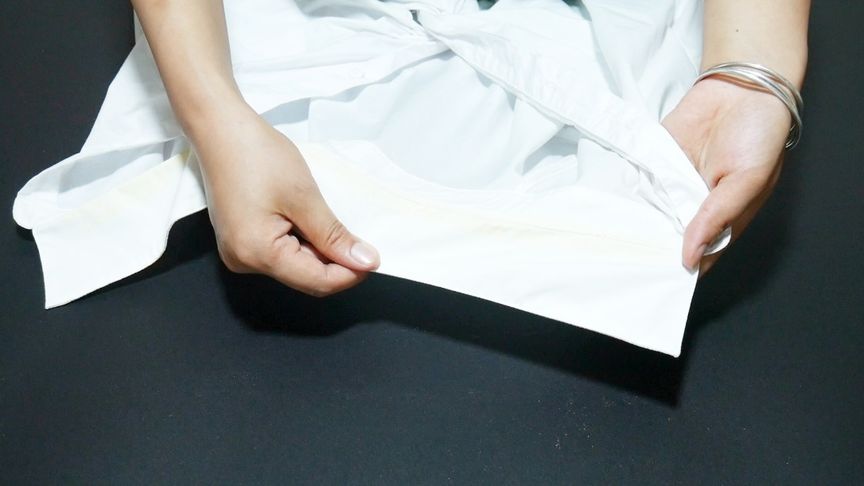 白色衣服衣领发黄怎么办?教你一招,黄渍轻松洗干净,太实用了