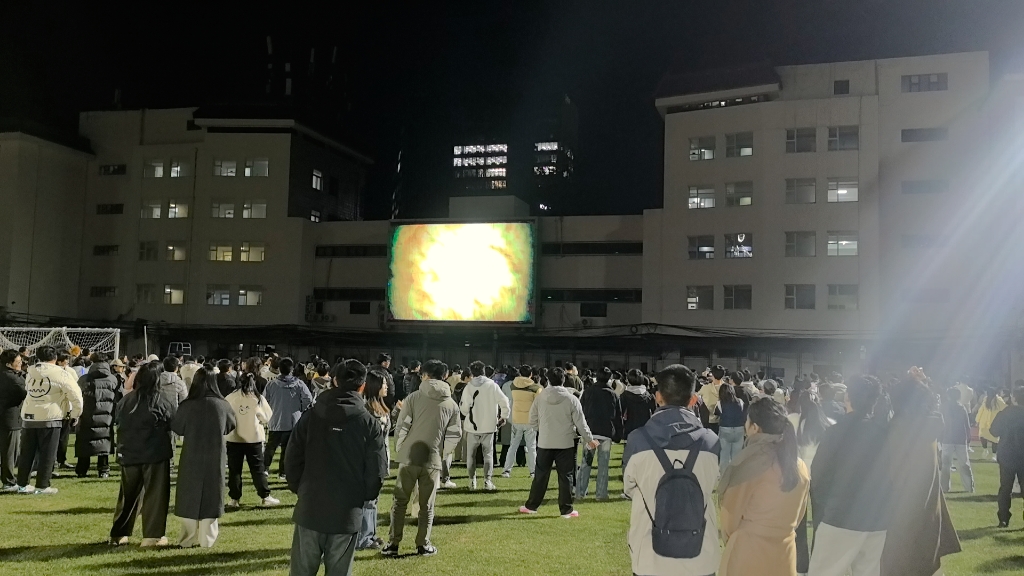 北京大学操场 凤凰传奇主题夜奔 《月亮之上》片段