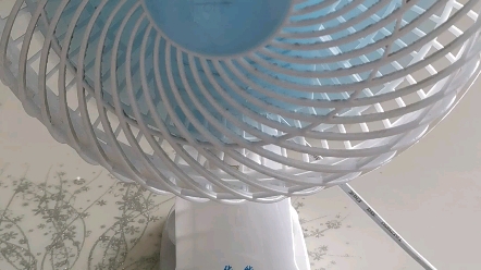 [这是什么原理]风扇转的时候我们用肉眼看到的和手机拍的为什么不...