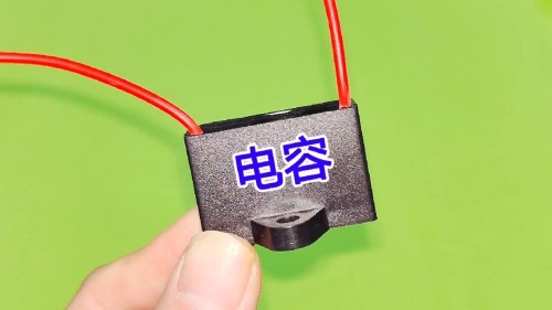 风扇里的秘密电容,碰一碰竟惊人!