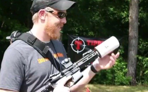 汽车机油滤芯变身步枪消音器,效果还不错,一开始我以为是bb枪了!