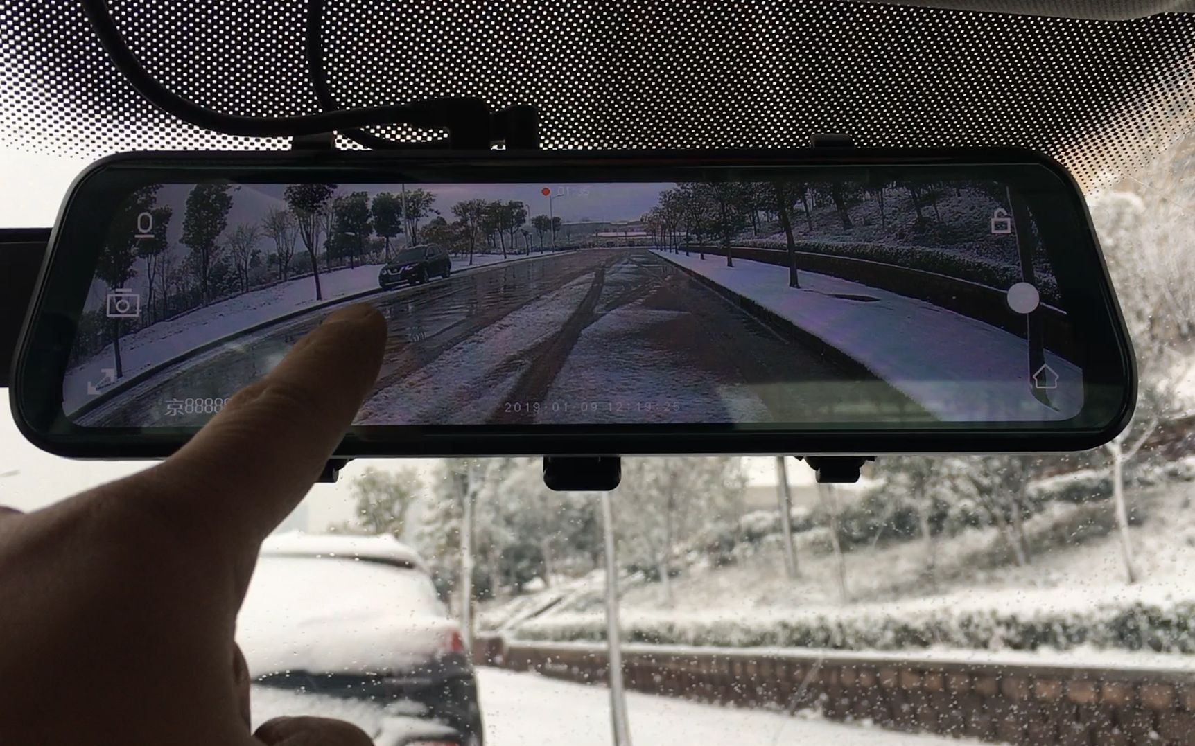 老司机点评《流媒体》行车记录仪,一招搞定雨雪天气侧后方盲区!