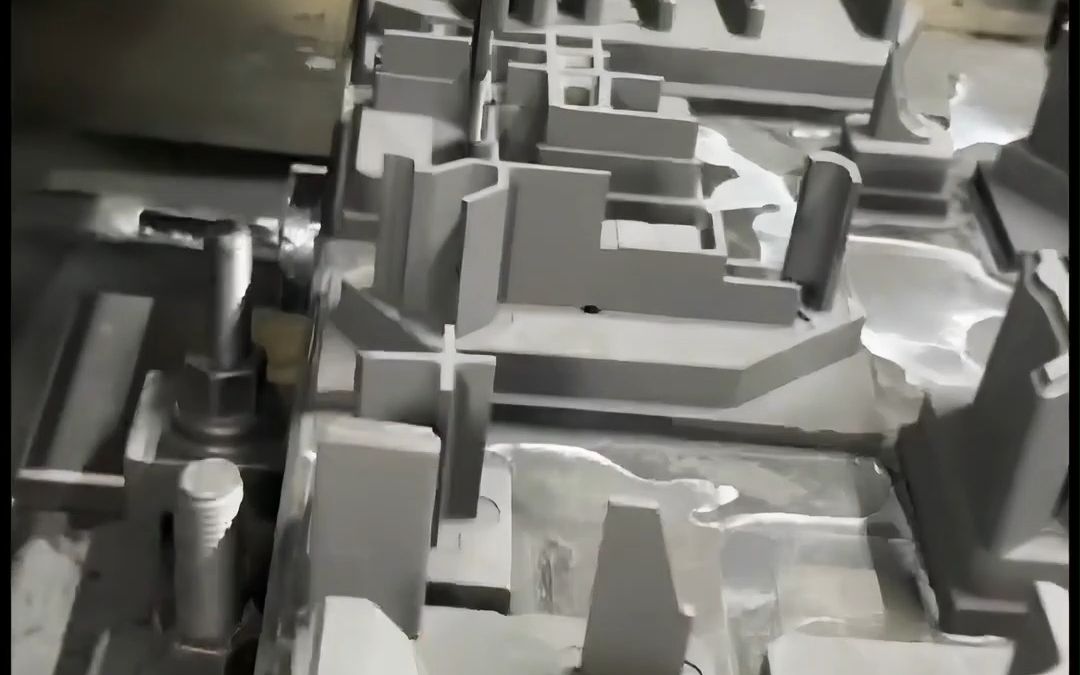 数控机床石墨 加工中心加工石墨板可以实现复杂曲线高速切削加工