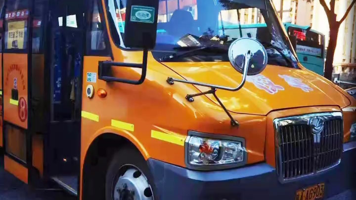 ...于2022年5月27日18时在曲江第二小学送学生的途中发生严重交通...