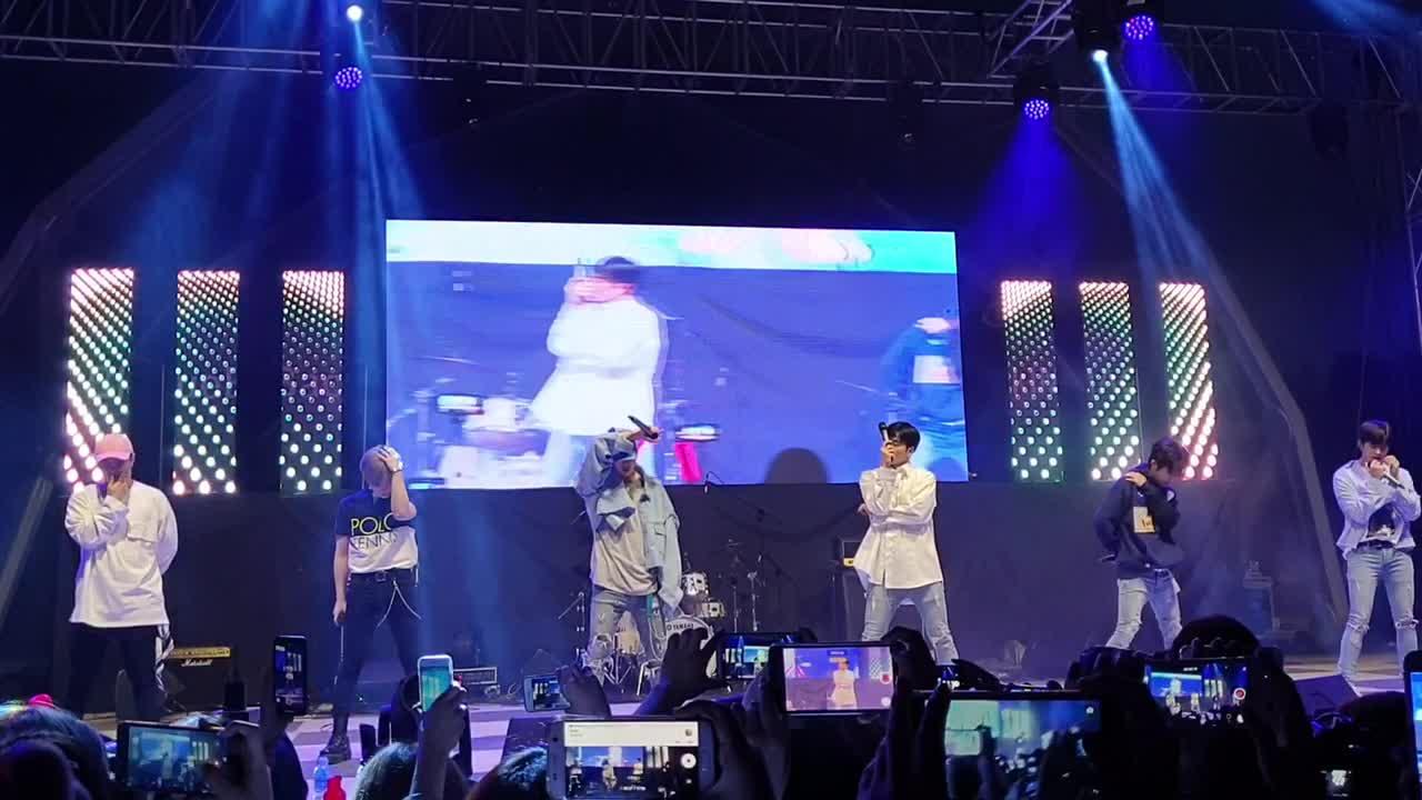 学校校庆活动!Ikon 现场!사랑을했다 !#ikon #kpop #사랑을했다 #点亮你...