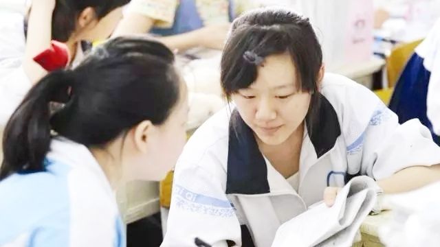 中考热点题,如何利用一元二次方程根的判别式,判断三角形形状
