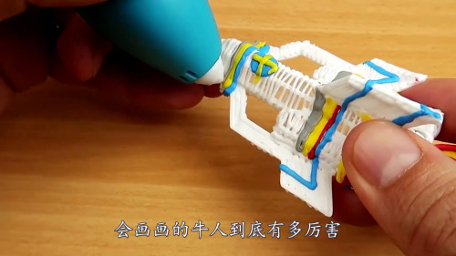3D打印笔有多厉害？牛人画出一个机器人，成品太赞了！